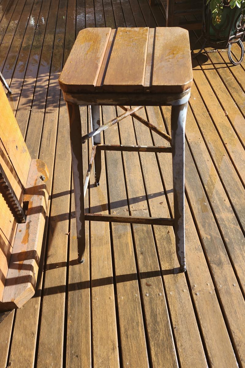 Awesome wool press bar leaner & 4 stools - Neighbourly Blenheim, Blenheim