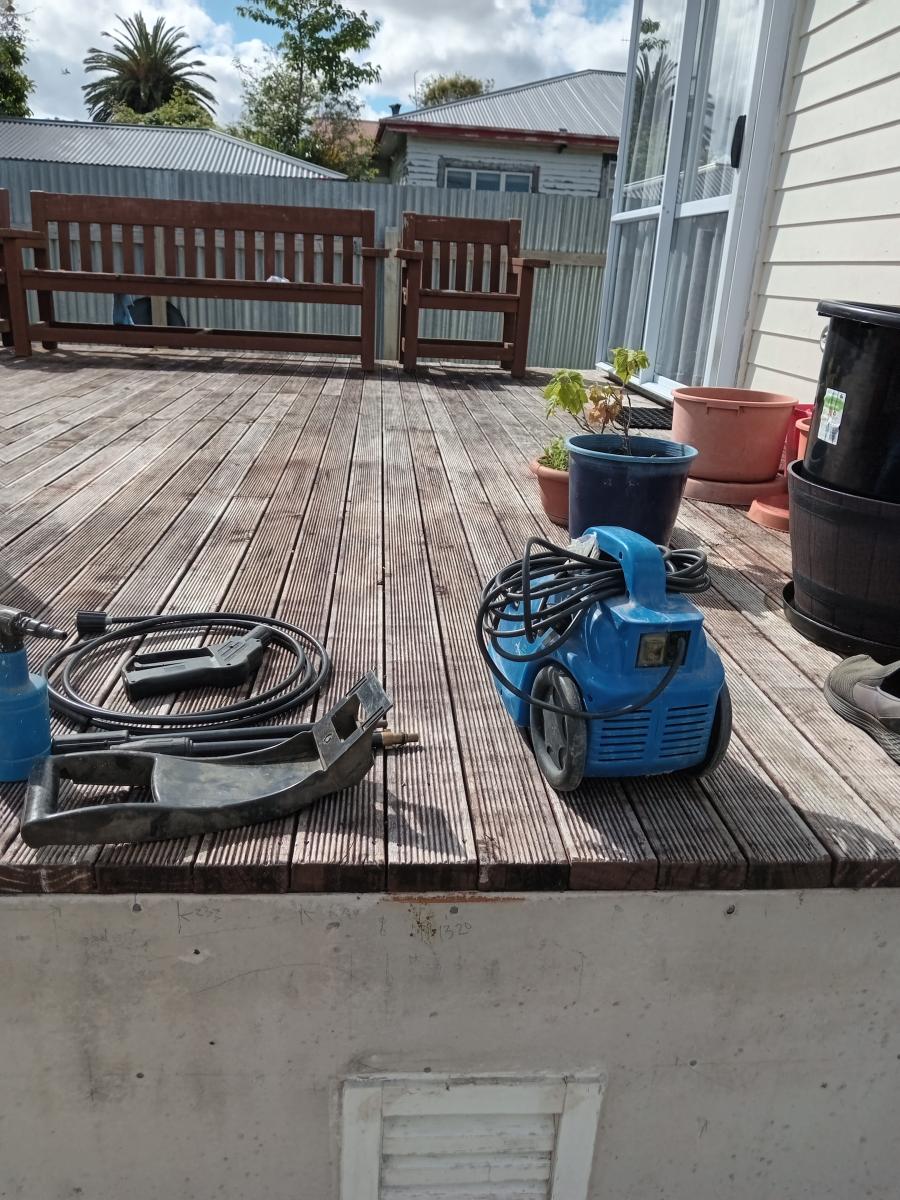 Free Water Blaster - Neighbourly Levin, Levin